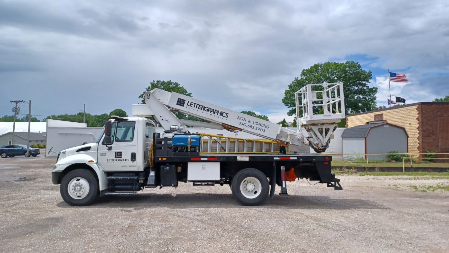 2005 International 4300 55ft bucket truck. 44000 miles. needs nothing ...