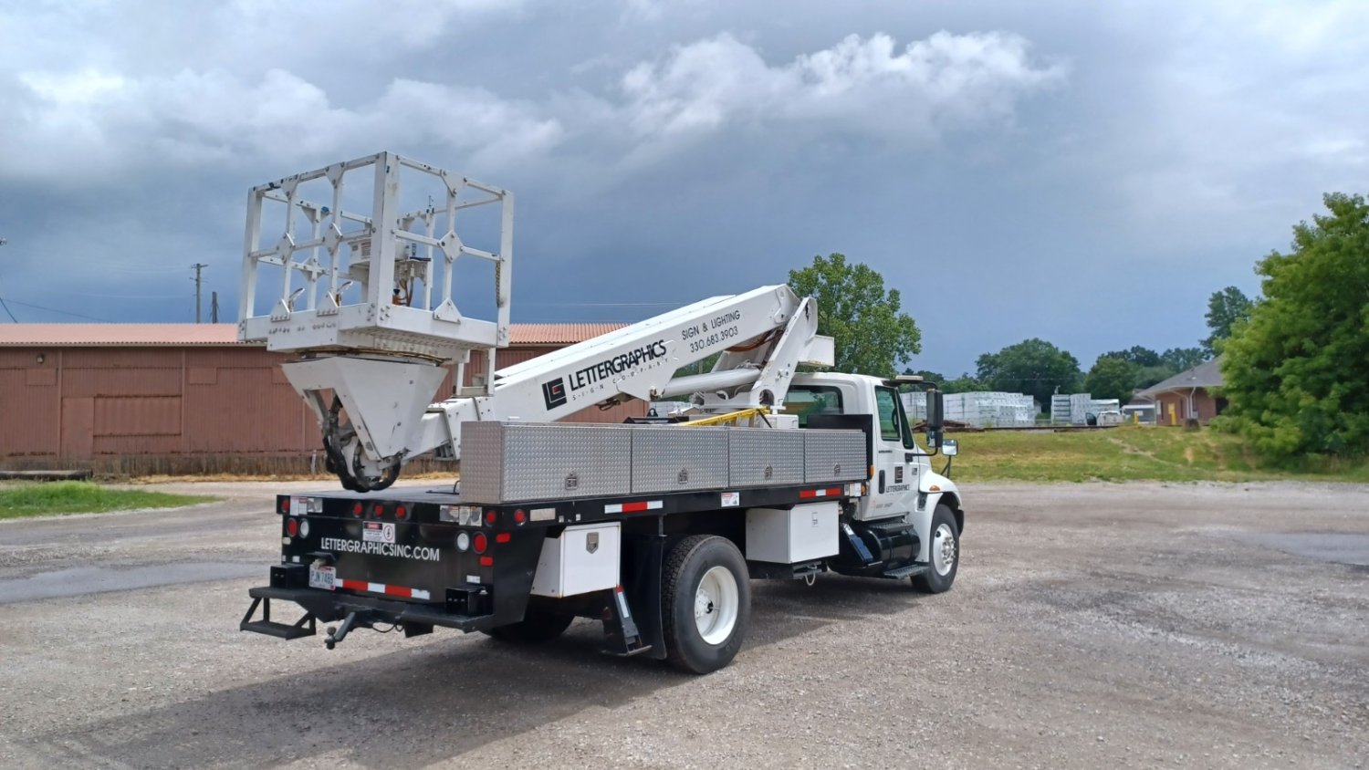 2005 International 4300 55ft bucket truck. 44000 miles. needs nothing ...
