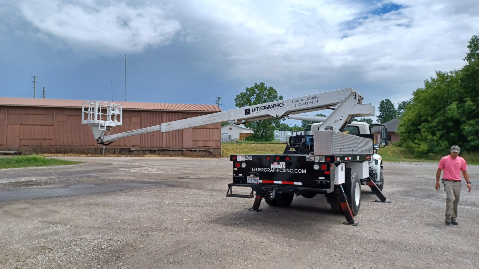 2005 International 4300 55ft bucket truck. 44000 miles. needs nothing ...