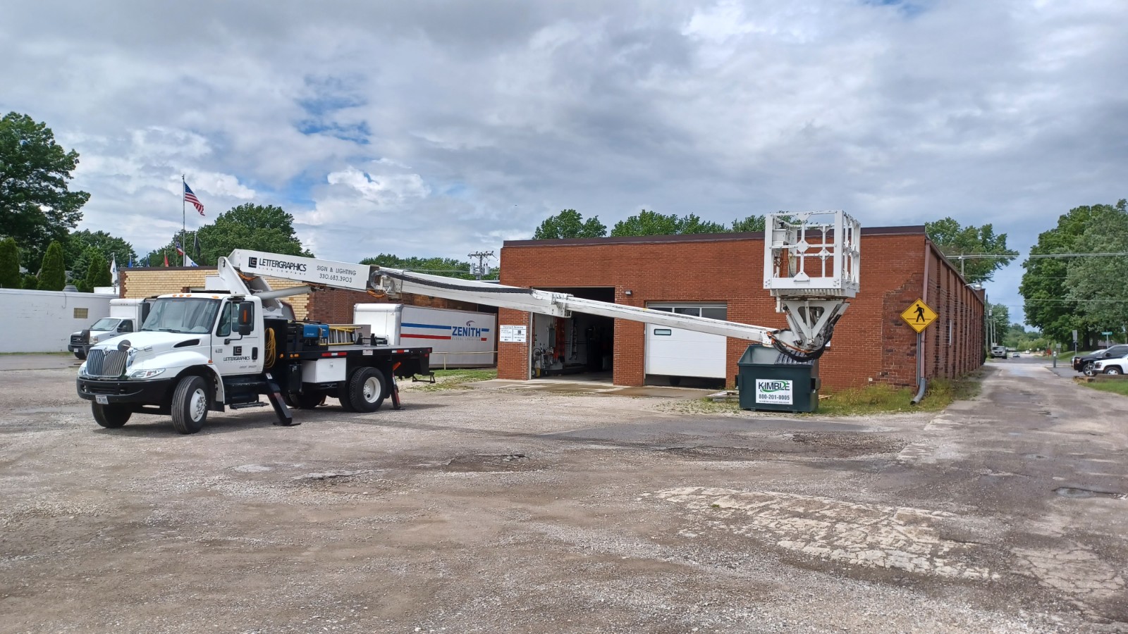 2005 International 4300 55ft bucket truck. 44000 miles. needs nothing ...