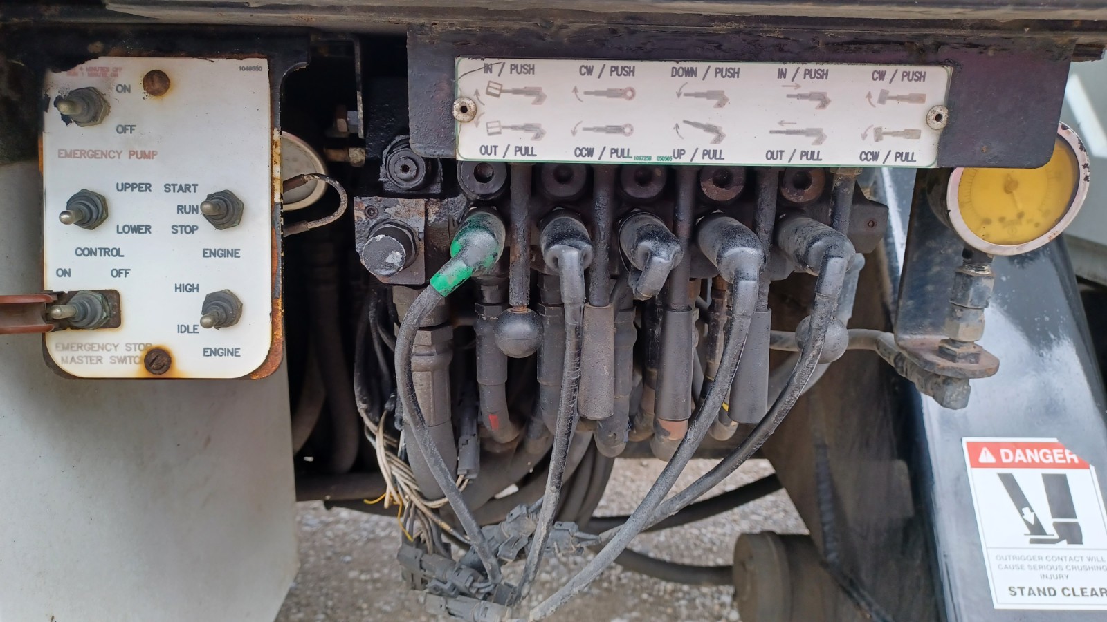 2005 International 4300 55ft bucket truck. 44000 miles. needs nothing ...