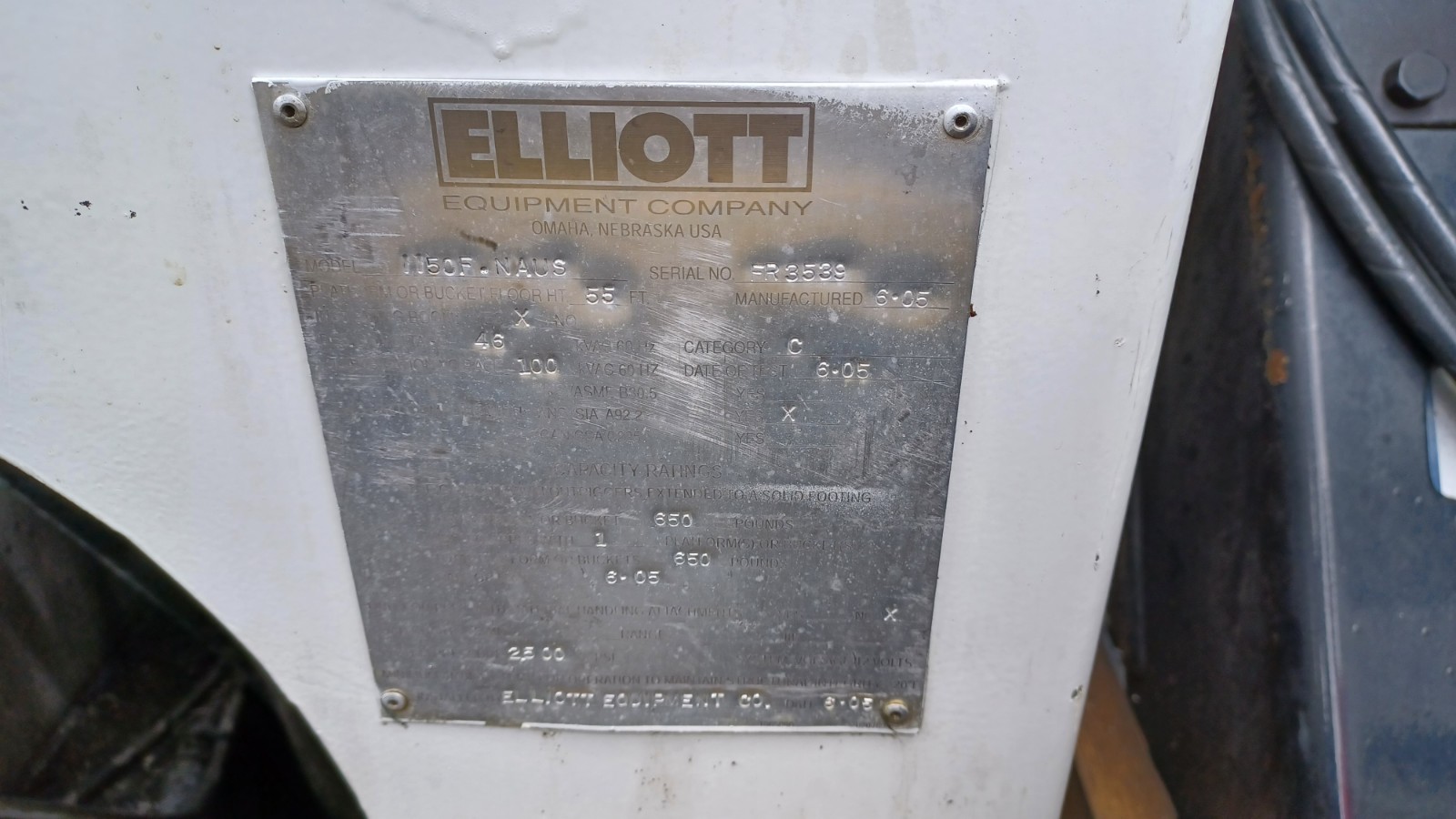 2005 International 4300 55ft bucket truck. 44000 miles. needs nothing ...